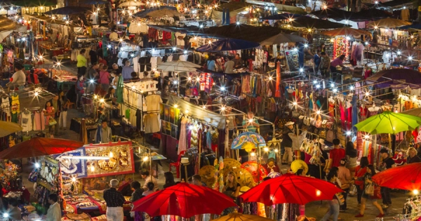Strada pedonale domenicale di Chiang Mai: Guida completa